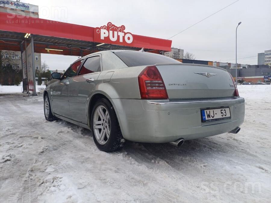 Pelēks Chrysler 300C 2004 Rīga, ar dzinēja tilpumu 5.70 L un nobraukumu 0 tūkst. km par 4900 €, foto 3 vietnē AUTOMOTO.COM.LV