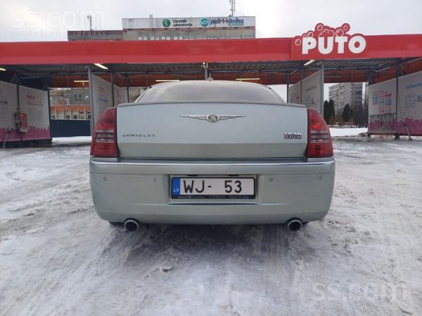 Pelēks Chrysler 300C 2004 Rīga, ar dzinēja tilpumu 5.70 L un nobraukumu 0 tūkst. km par 4900 €, foto 4 vietnē AUTOMOTO.COM.LV