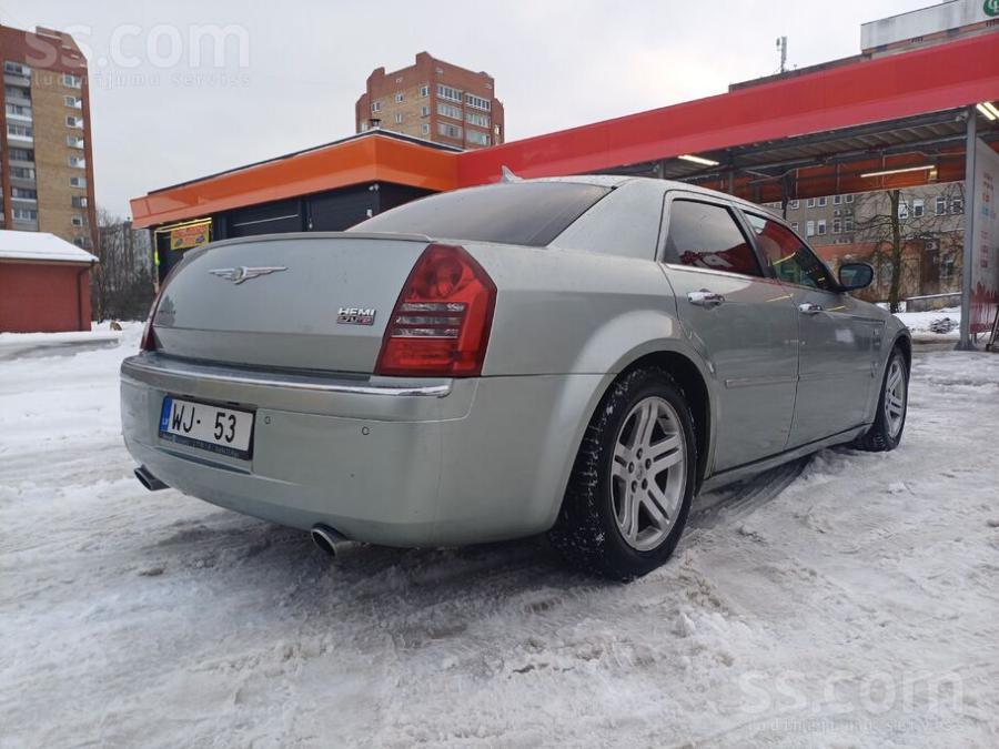 Pelēks Chrysler 300C 2004 Rīga, ar dzinēja tilpumu 5.70 L un nobraukumu 0 tūkst. km par 4900 €, foto 5 vietnē AUTOMOTO.COM.LV