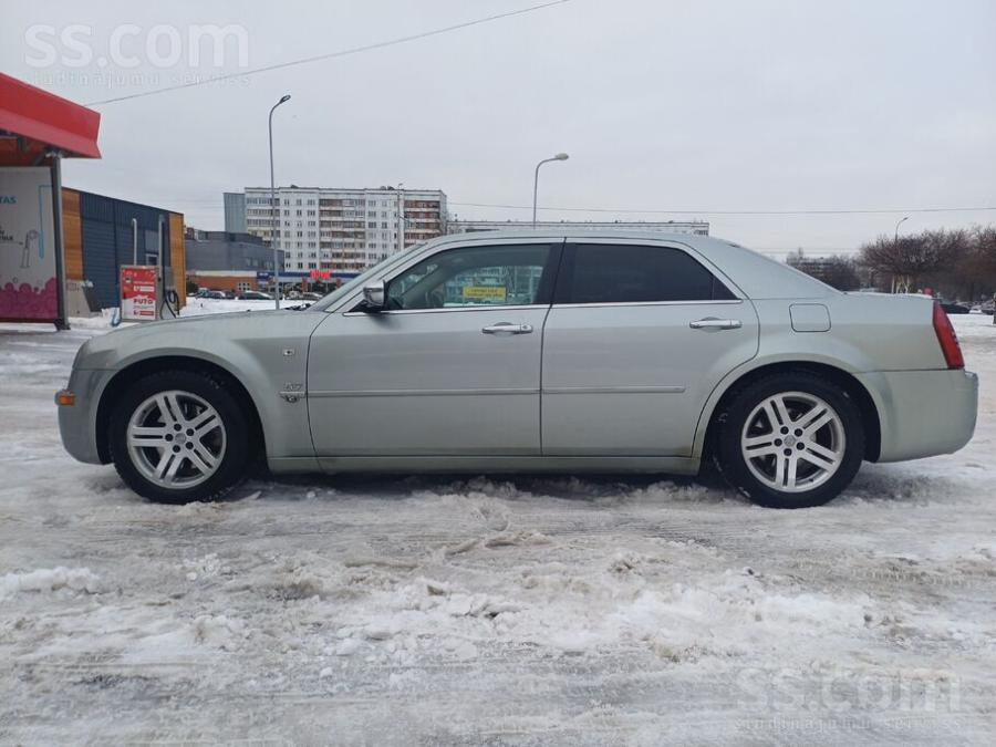 Pelēks Chrysler 300C 2004 Rīga, ar dzinēja tilpumu 5.70 L un nobraukumu 0 tūkst. km par 4900 €, foto 6 vietnē AUTOMOTO.COM.LV