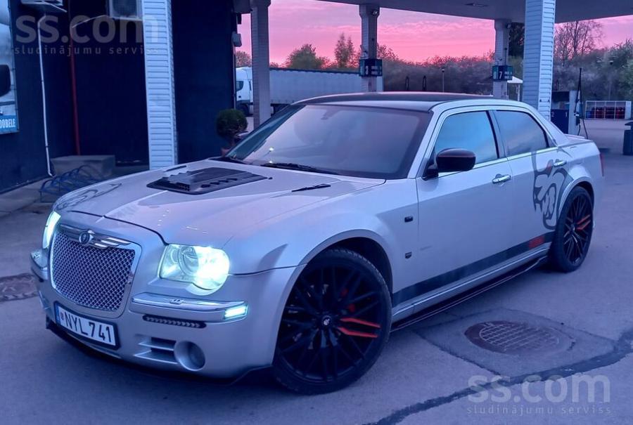 Grey Chrysler 300C 2004 in Dobele, with an engine capacity of 5.70 L and mileage of 180 thousand km for 8500 €, photo 1 on AUTOMOTO.COM.LV