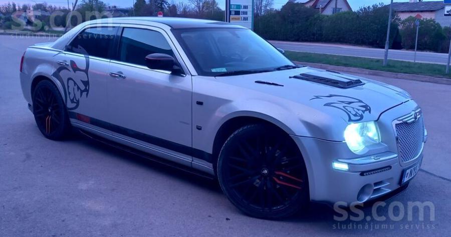 Grey Chrysler 300C 2004 in Dobele, with an engine capacity of 5.70 L and mileage of 180 thousand km for 8500 €, photo 3 on AUTOMOTO.COM.LV