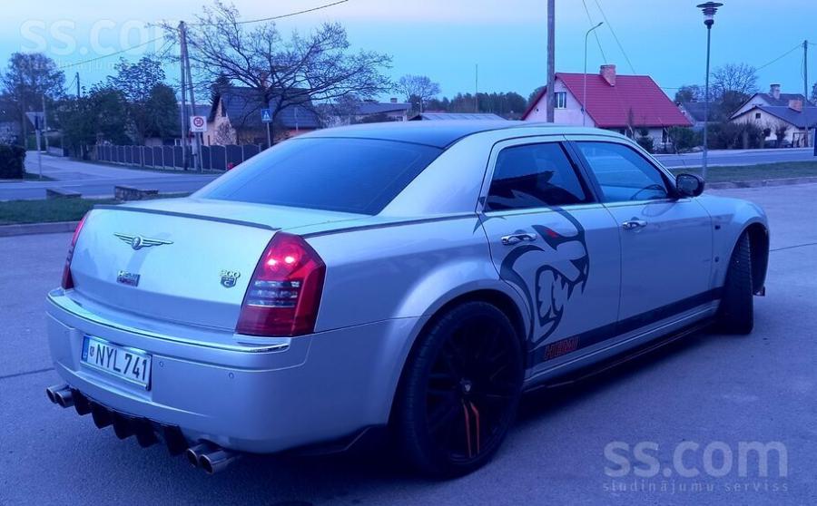 Grey Chrysler 300C 2004 in Dobele, with an engine capacity of 5.70 L and mileage of 180 thousand km for 8500 €, photo 4 on AUTOMOTO.COM.LV
