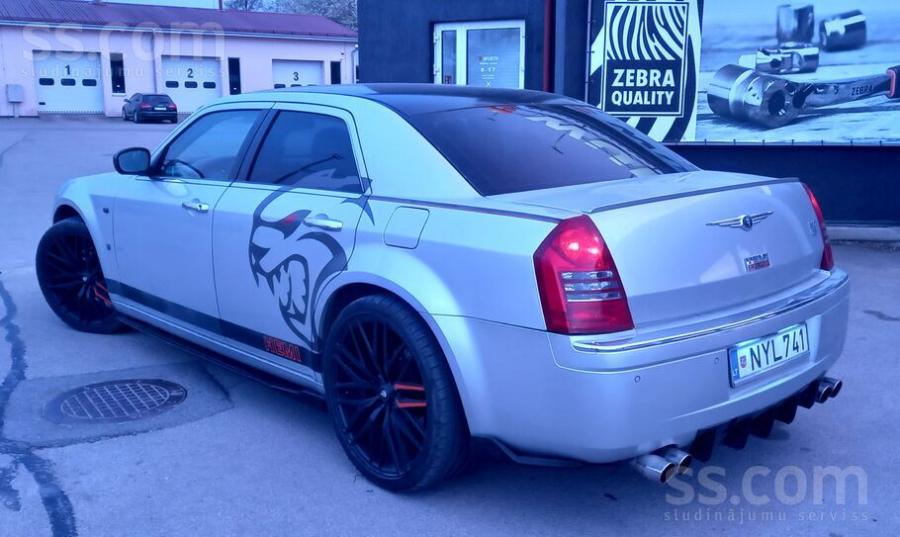 Grey Chrysler 300C 2004 in Dobele, with an engine capacity of 5.70 L and mileage of 180 thousand km for 8500 €, photo 5 on AUTOMOTO.COM.LV