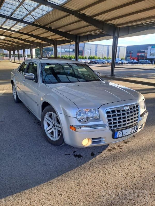 Grey Chrysler 300C 2005 in Tukums, with an engine capacity of 3.50 L and mileage of 356 thousand km for 2490 €, photo 2 on AUTOMOTO.COM.LV