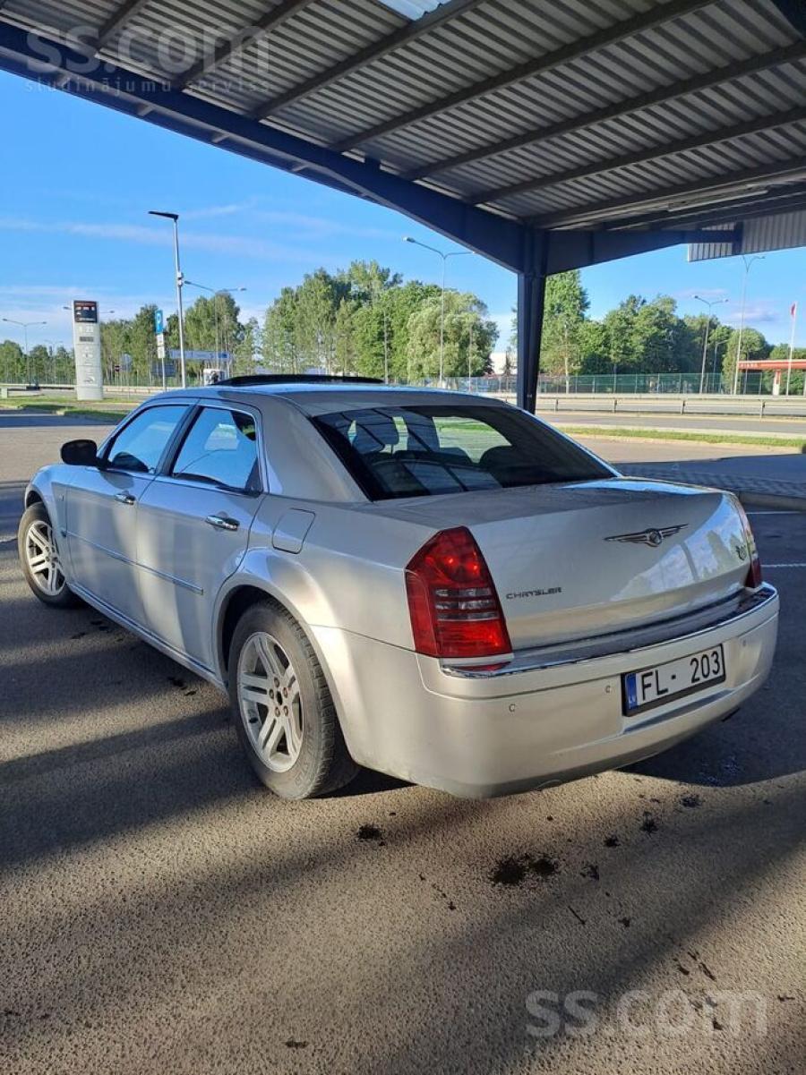 Серый Крайслер 300C 2005 в Тукумс, объемом двигателя 3.50 л и пробегом 356 тыс. км за 2490 €, фото 6 на AUTOMOTO.COM.LV