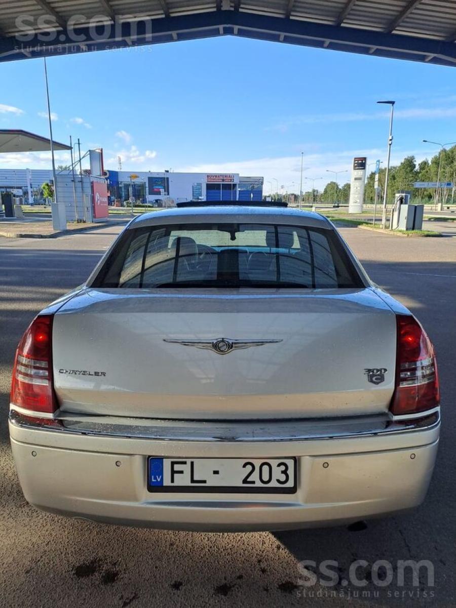 Серый Крайслер 300C 2005 в Тукумс, объемом двигателя 3.50 л и пробегом 356 тыс. км за 2490 €, фото 7 на AUTOMOTO.COM.LV