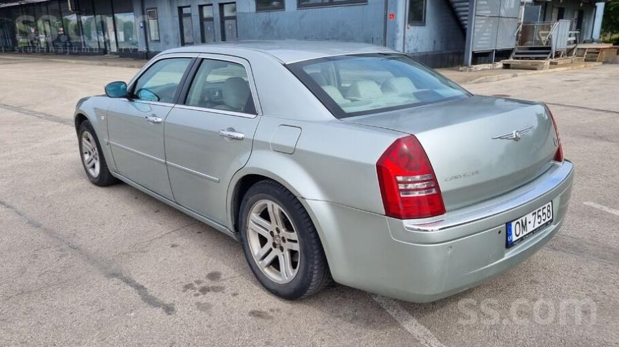Grey Chrysler 300C 2005 in Riga, with an engine capacity of 3.50 L and mileage of 187 thousand km for 2950 €, photo 11 on AUTOMOTO.COM.LV