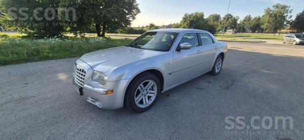 Pelēks Chrysler 300C 2005 Ogre, ar dzinēja tilpumu 3.50 L un nobraukumu 380 tūkst. km par 2750 €, foto 1 vietnē AUTOMOTO.COM.LV