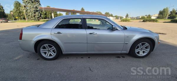 Pelēks Chrysler 300C 2005 Ogre, ar dzinēja tilpumu 3.50 L un nobraukumu 380 tūkst. km par 2750 €, foto 6 vietnē AUTOMOTO.COM.LV
