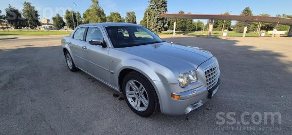 Pelēks Chrysler 300C 2005 Ogre, ar dzinēja tilpumu 3.50 L un nobraukumu 380 tūkst. km par 2750 €, foto 7 vietnē AUTOMOTO.COM.LV