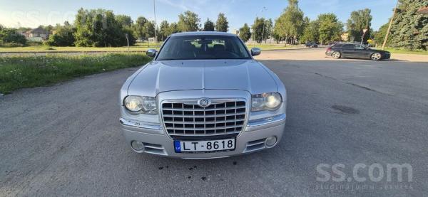 Pelēks Chrysler 300C 2005 Ogre, ar dzinēja tilpumu 3.50 L un nobraukumu 380 tūkst. km par 2750 €, foto 8 vietnē AUTOMOTO.COM.LV