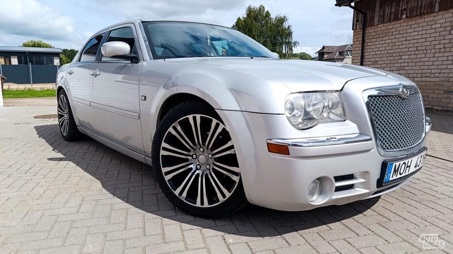 Pelēks Chrysler 300C 2005 Tauragė, ar dzinēja tilpumu 3.60 L un nobraukumu 204 tūkst. km par 3000 €, foto 1 vietnē AUTOMOTO.COM.LV