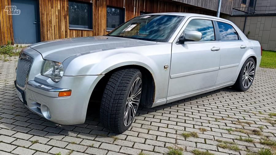 Pelēks Chrysler 300C 2005 Tauragė, ar dzinēja tilpumu 3.60 L un nobraukumu 204 tūkst. km par 3000 €, foto 13 vietnē AUTOMOTO.COM.LV