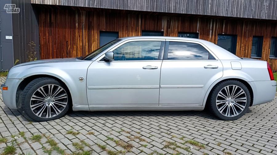 Pelēks Chrysler 300C 2005 Tauragė, ar dzinēja tilpumu 3.60 L un nobraukumu 204 tūkst. km par 3000 €, foto 14 vietnē AUTOMOTO.COM.LV