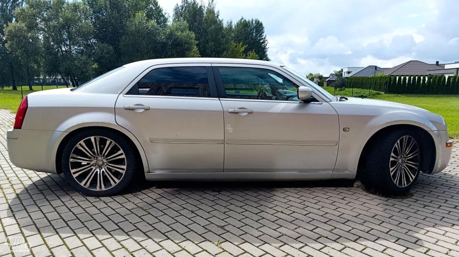 Pelēks Chrysler 300C 2005 Tauragė, ar dzinēja tilpumu 3.60 L un nobraukumu 204 tūkst. km par 3000 €, foto 18 vietnē AUTOMOTO.COM.LV