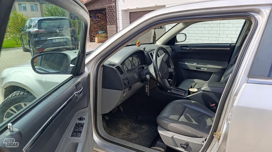 Pelēks Chrysler 300C 2005 Tauragė, ar dzinēja tilpumu 3.60 L un nobraukumu 204 tūkst. km par 3000 €, foto 19 vietnē AUTOMOTO.COM.LV