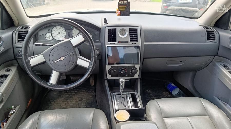 Pelēks Chrysler 300C 2005 Tauragė, ar dzinēja tilpumu 3.60 L un nobraukumu 204 tūkst. km par 3000 €, foto 21 vietnē AUTOMOTO.COM.LV