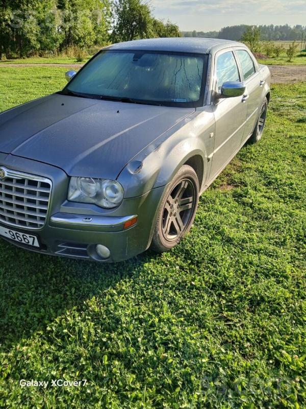 Grey Chrysler 300C 2005 in Preili, with an engine capacity of 3.00 L and mileage of 350 thousand km for 3000 €, photo 1 on AUTOMOTO.COM.LV