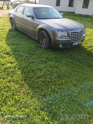 Grey Chrysler 300C 2005 in Preili, with an engine capacity of 3.00 L and mileage of 350 thousand km for 3000 €, photo 3 on AUTOMOTO.COM.LV