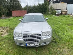 Серый Крайслер 300C 2005 в Рига, объемом двигателя 3.00 л и пробегом 300 тыс. км за 1400 €, фото  на AUTOMOTO.COM.LV