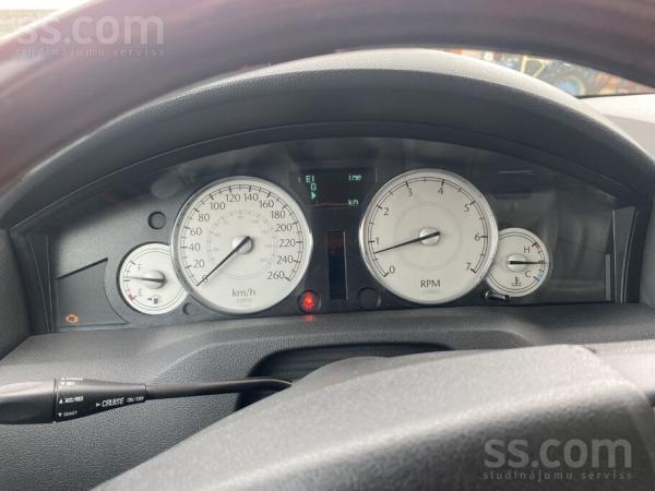 Серый Крайслер 300C 2005 в Рига, объемом двигателя 3.00 л и пробегом 300 тыс. км за 1400 €, фото 4 на AUTOMOTO.COM.LV