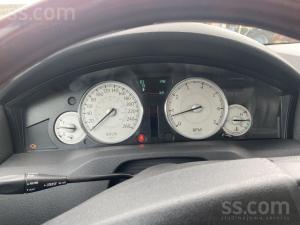 Серый Крайслер 300C 2005 в Рига, объемом двигателя 3.00 л и пробегом 300 тыс. км за 1400 €, фото 4 на AUTOMOTO.COM.LV