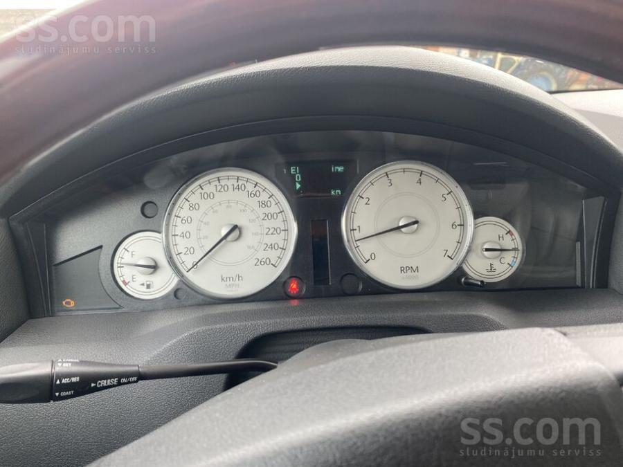 Серый Крайслер 300C 2005 в Рига, объемом двигателя 3.00 л и пробегом 300 тыс. км за 1400 €, фото 4 на AUTOMOTO.COM.LV
