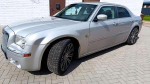 Grey Chrysler 300C 2005 in Taurage, with an engine capacity of 3.50 L and mileage of 206 thousand km for 3000 €, photo 4 on AUTOMOTO.COM.LV