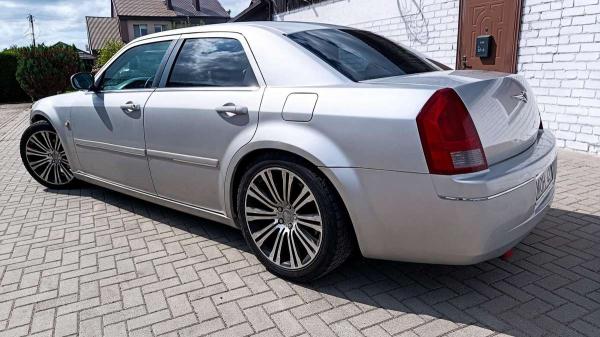 Pelēks Chrysler 300C 2005 Tauragė, ar dzinēja tilpumu 3.50 L un nobraukumu 206 tūkst. km par 3000 €, foto 6 vietnē AUTOMOTO.COM.LV