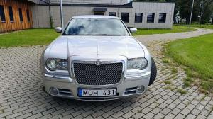 Grey Chrysler 300C 2005 in Taurage, with an engine capacity of 3.50 L and mileage of 206 thousand km for 3000 €, photo 11 on AUTOMOTO.COM.LV