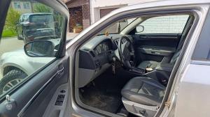 Grey Chrysler 300C 2005 in Taurage, with an engine capacity of 3.50 L and mileage of 206 thousand km for 3000 €, photo 18 on AUTOMOTO.COM.LV