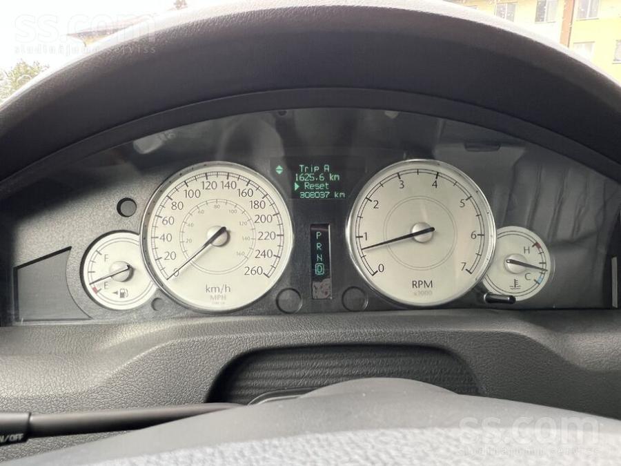Grey Chrysler 300C 2005 in Riga, with an engine capacity of 3.00 L and mileage of 308 thousand km for 2600 €, photo 20 on AUTOMOTO.COM.LV