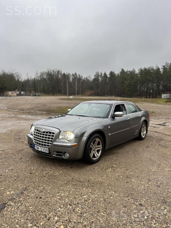 Pelēks Chrysler 300C 2006 Madona, ar dzinēja tilpumu 3.00 L un nobraukumu 282 tūkst. km par 2400 €, foto 1 vietnē AUTOMOTO.COM.LV