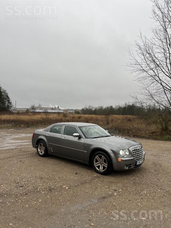Pelēks Chrysler 300C 2006 Madona, ar dzinēja tilpumu 3.00 L un nobraukumu 282 tūkst. km par 2400 €, foto 2 vietnē AUTOMOTO.COM.LV