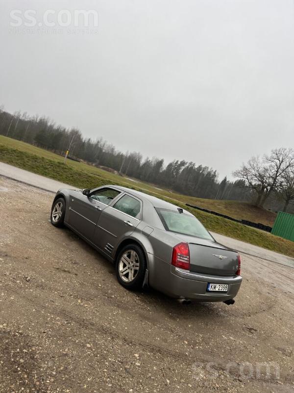 Pelēks Chrysler 300C 2006 Madona, ar dzinēja tilpumu 3.00 L un nobraukumu 282 tūkst. km par 2400 €, foto 4 vietnē AUTOMOTO.COM.LV