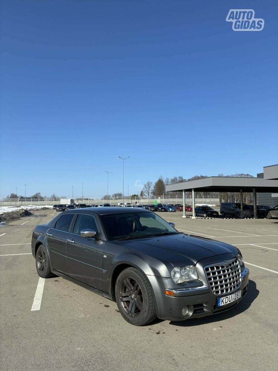 Pelēks Chrysler 300C 2006 Šauļi, ar dzinēja tilpumu 3.00 L un nobraukumu 260 tūkst. km par 2000 €, foto 1 vietnē AUTOMOTO.COM.LV