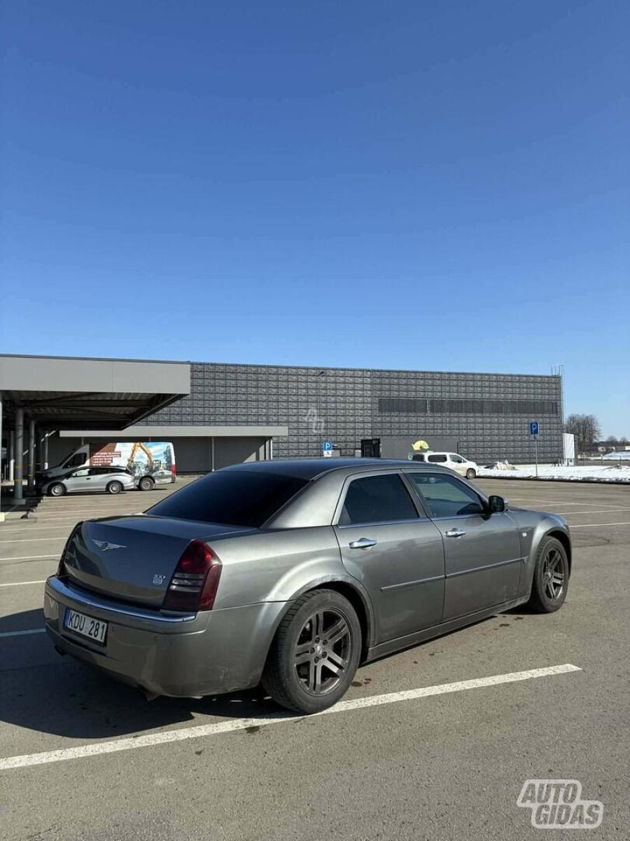 Pelēks Chrysler 300C 2006 Šauļi, ar dzinēja tilpumu 3.00 L un nobraukumu 260 tūkst. km par 2000 €, foto 5 vietnē AUTOMOTO.COM.LV