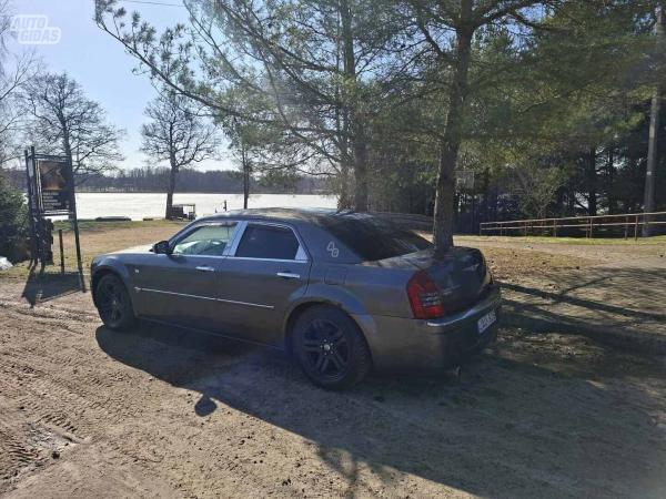 Grey Chrysler 300C 2006 in Moletai, with an engine capacity of 3.00 L and mileage of 378 thousand km for 1200 €, photo 1 on AUTOMOTO.COM.LV