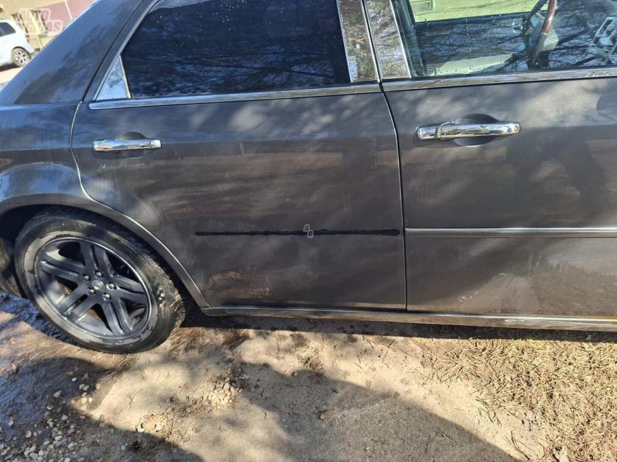 Pelēks Chrysler 300C 2006 Molėtai, ar dzinēja tilpumu 3.00 L un nobraukumu 378 tūkst. km par 1200 €, foto 9 vietnē AUTOMOTO.COM.LV