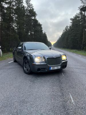 Серый Крайслер 300C 2006 в Таллин, объемом двигателя 3.00 л и пробегом 300 тыс. км за 2700 €, фото  на AUTOMOTO.COM.LV