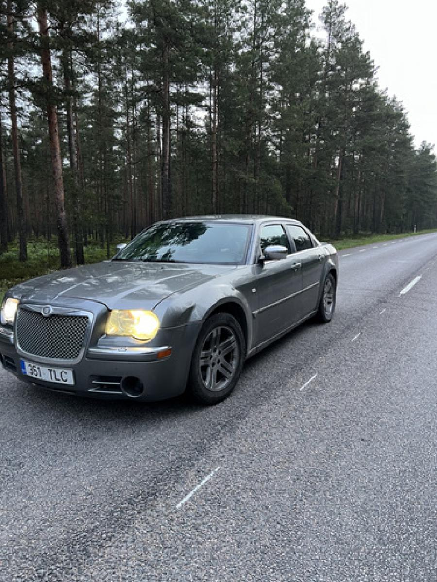 Pelēks Chrysler 300C 2006 Tallina, ar dzinēja tilpumu 3.00 L un nobraukumu 300 tūkst. km par 2700 €, foto 4 vietnē AUTOMOTO.COM.LV