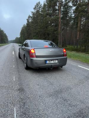 Pelēks Chrysler 300C 2006 Tallina, ar dzinēja tilpumu 3.00 L un nobraukumu 300 tūkst. km par 2700 €, foto 7 vietnē AUTOMOTO.COM.LV