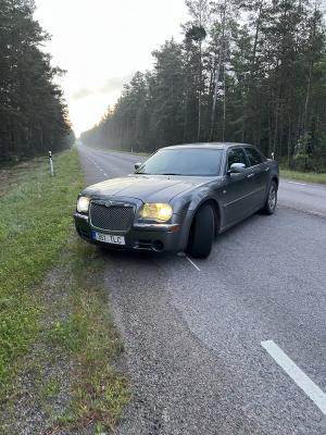 Pelēks Chrysler 300C 2006 Tallina, ar dzinēja tilpumu 3.00 L un nobraukumu 300 tūkst. km par 2700 €, foto 12 vietnē AUTOMOTO.COM.LV