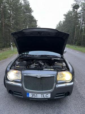 Pelēks Chrysler 300C 2006 Tallina, ar dzinēja tilpumu 3.00 L un nobraukumu 300 tūkst. km par 2700 €, foto 13 vietnē AUTOMOTO.COM.LV