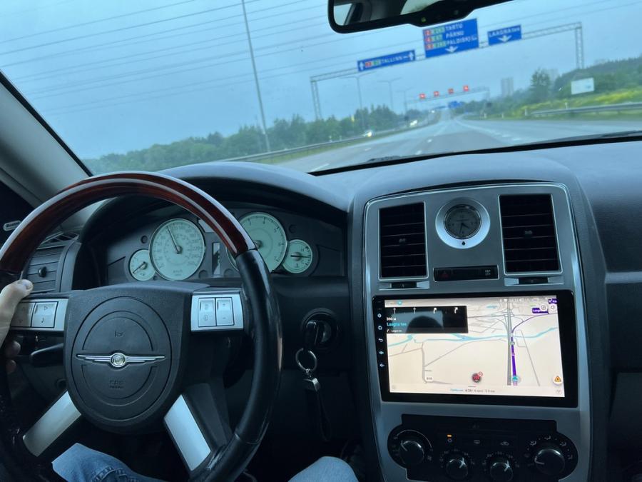 Pelēks Chrysler 300C 2006 Tallina, ar dzinēja tilpumu 3.00 L un nobraukumu 300 tūkst. km par 2700 €, foto 15 vietnē AUTOMOTO.COM.LV