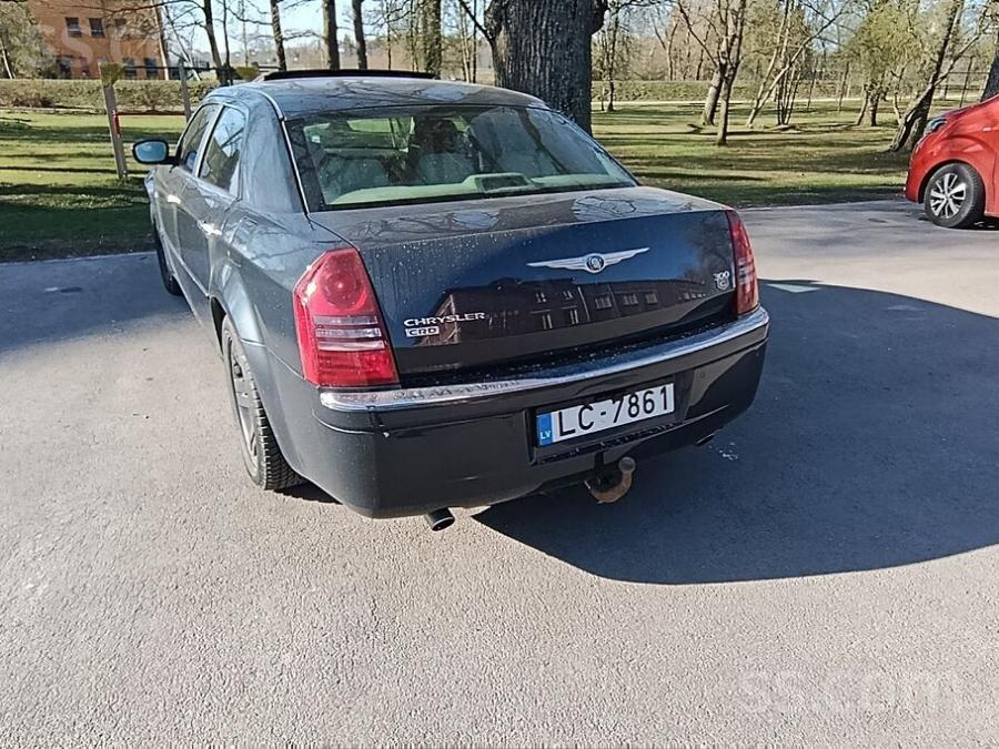 Pelēks Chrysler 300C 2007 Tukums, ar dzinēja tilpumu 3.00 L un nobraukumu 306 tūkst. km par 3150 €, foto 4 vietnē AUTOMOTO.COM.LV