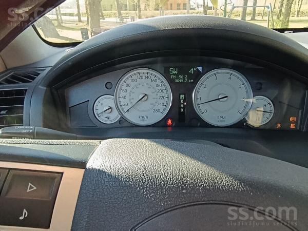Grey Chrysler 300C 2007 in Tukums, with an engine capacity of 3.00 L and mileage of 306 thousand km for 3150 €, photo 6 on AUTOMOTO.COM.LV