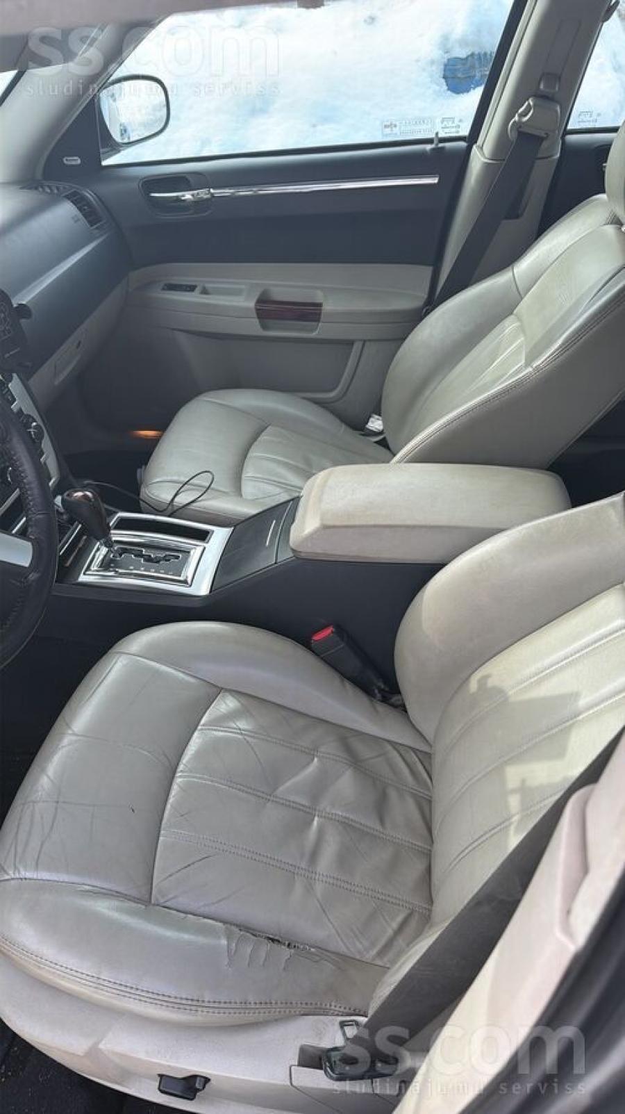 Серый Крайслер 300C 2007 в Краслава, объемом двигателя 2.70 л и пробегом 190 тыс. км за 1350 €, фото 8 на AUTOMOTO.COM.LV