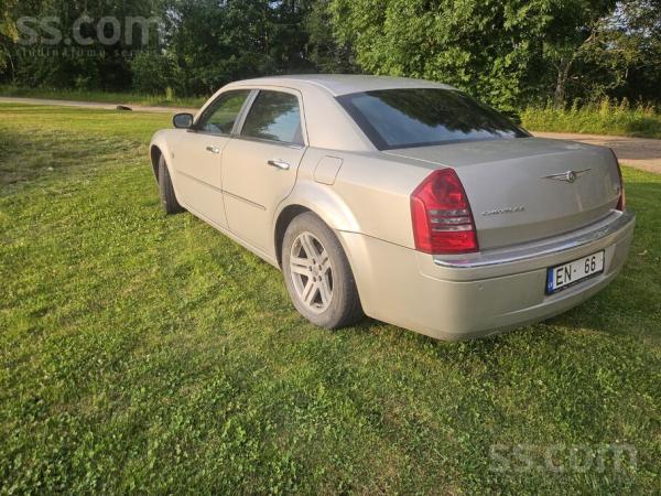 Pelēks Chrysler 300C 2007 Talsi, ar dzinēja tilpumu 2.70 L un nobraukumu 177 tūkst. km par 2266 €, foto 1 vietnē AUTOMOTO.COM.LV